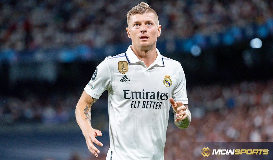 Inappropriate sign aimed at Alisha Lehmann during Women's World Cup ...